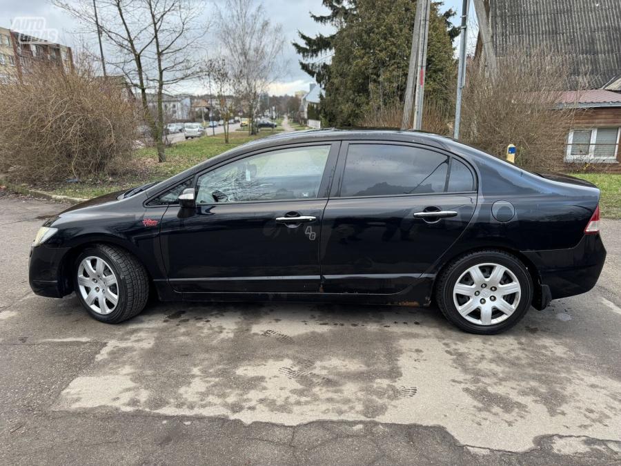 Black Honda Civic 2007 in Kaunas, with an engine capacity of 1.80 L and mileage of 256 thousand km for 750 €, photo 10 on AUTOMOTO.COM.LV