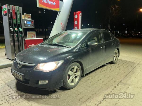 Black Honda Civic 2007 in Tallinn, with an engine capacity of 1.80 L and mileage of 307 thousand km for 999 €, photo 1 on AUTOMOTO.COM.LV