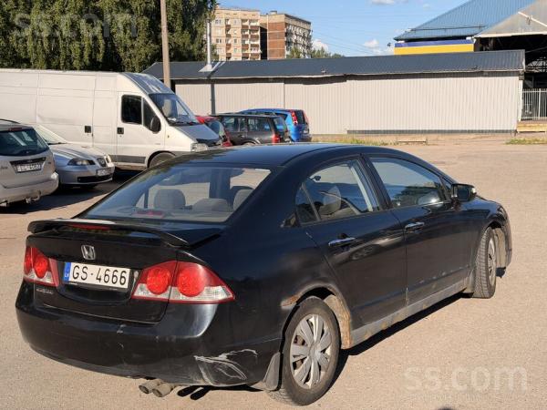 Черный Хонда Цивик 2007 в Рига, объемом двигателя 1.80 л и пробегом 280 тыс. км за 600 €, фото 3 на AUTOMOTO.COM.LV