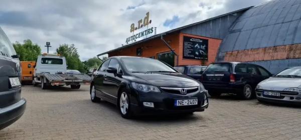 Melns Honda Civic 2007 Valmiera, ar dzinēja tilpumu 1.80 L un nobraukumu 197 tūkst. km par 3900 €, foto 1 vietnē AUTOMOTO.COM.LV