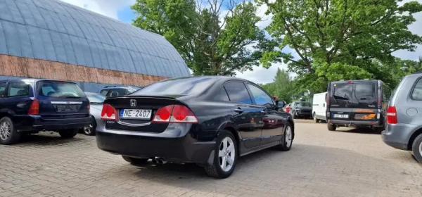 Melns Honda Civic 2007 Valmiera, ar dzinēja tilpumu 1.80 L un nobraukumu 197 tūkst. km par 3900 €, foto 3 vietnē AUTOMOTO.COM.LV