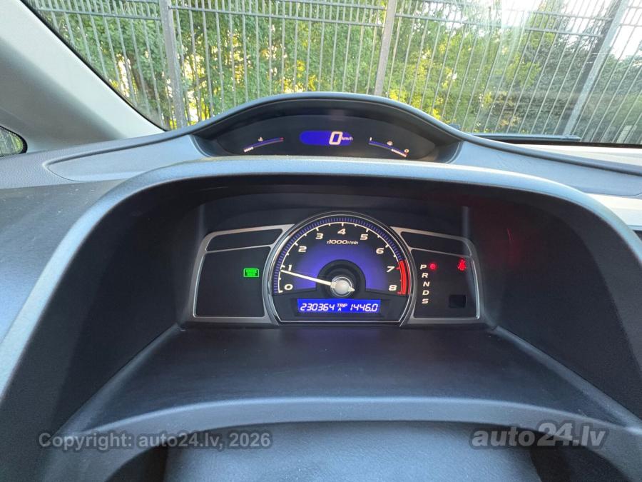 Melns Honda Civic 2007 Tallina, ar dzinēja tilpumu 1.80 L un nobraukumu 230 tūkst. km par 700 €, foto 4 vietnē AUTOMOTO.COM.LV