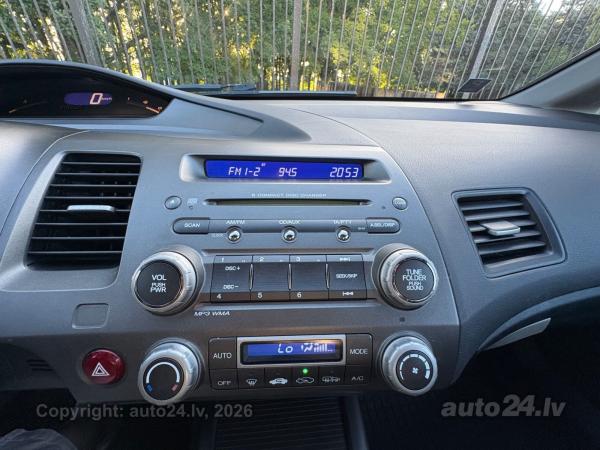 Melns Honda Civic 2007 Tallina, ar dzinēja tilpumu 1.80 L un nobraukumu 230 tūkst. km par 700 €, foto 4 vietnē AUTOMOTO.COM.LV