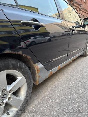 Melns Honda Civic 2007 Tallina, ar dzinēja tilpumu 1.80 L un nobraukumu 230 tūkst. km par 700 €, foto 11 vietnē AUTOMOTO.COM.LV