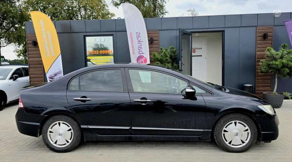 Black Honda Civic 2007 in Taurage, with an engine capacity of 1.30 L and mileage of 390 thousand km for 2600 €, photo 5 on AUTOMOTO.COM.LV