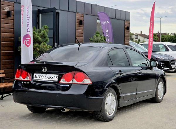 Black Honda Civic 2007 in Taurage, with an engine capacity of 1.30 L and mileage of 390 thousand km for 2600 €, photo 7 on AUTOMOTO.COM.LV