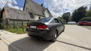 Black Honda Civic 2007 in Vilnius, with an engine capacity of 1.34 L and mileage of 251 thousand km for 1500 €, photo 6 on AUTOMOTO.COM.LV