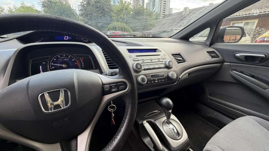 Black Honda Civic 2007 in Vilnius, with an engine capacity of 1.34 L and mileage of 251 thousand km for 1500 €, photo 10 on AUTOMOTO.COM.LV