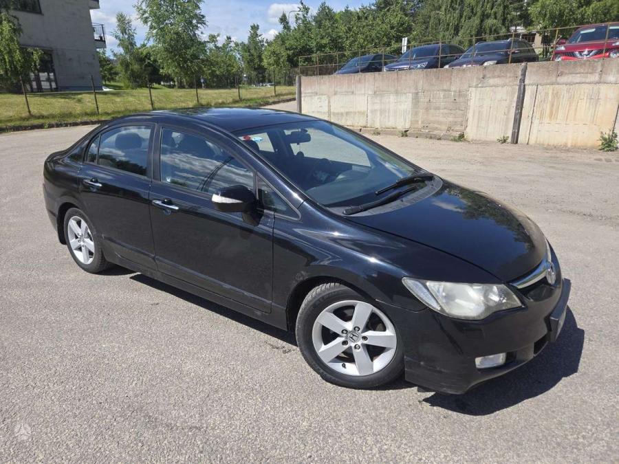 Melns Honda Civic 2007 Viļņa, ar dzinēja tilpumu 1.80 L un nobraukumu 210 tūkst. km par 2100 €, foto 1 vietnē AUTOMOTO.COM.LV