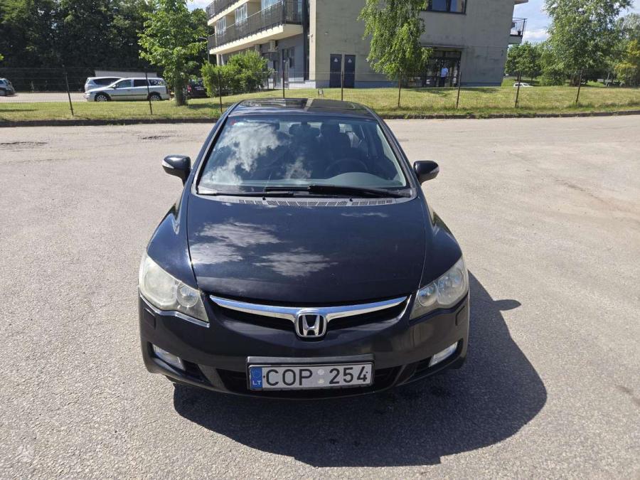 Melns Honda Civic 2007 Viļņa, ar dzinēja tilpumu 1.80 L un nobraukumu 210 tūkst. km par 2100 €, foto 3 vietnē AUTOMOTO.COM.LV