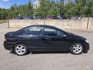 Melns Honda Civic 2007 Viļņa, ar dzinēja tilpumu 1.80 L un nobraukumu 210 tūkst. km par 2100 €, foto 5 vietnē AUTOMOTO.COM.LV