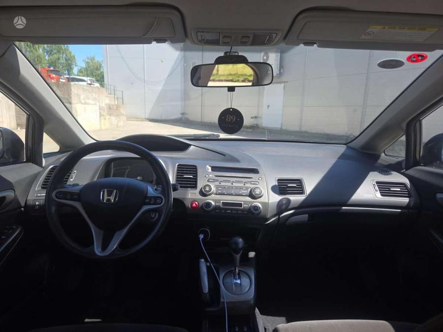 Melns Honda Civic 2007 Viļņa, ar dzinēja tilpumu 1.80 L un nobraukumu 210 tūkst. km par 2100 €, foto 8 vietnē AUTOMOTO.COM.LV