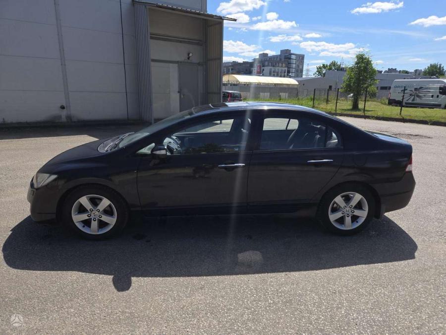 Melns Honda Civic 2007 Viļņa, ar dzinēja tilpumu 1.80 L un nobraukumu 210 tūkst. km par 2100 €, foto 13 vietnē AUTOMOTO.COM.LV