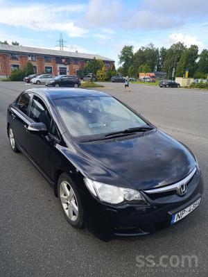 Black Honda Civic 2007 in Riga, with an engine capacity of 1.80 L and mileage of 305 thousand km for 2600 €, photo 13 on AUTOMOTO.COM.LV