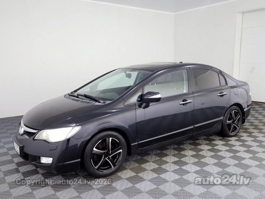 Black Honda Civic 2007 in Tallinn, with an engine capacity of 1.80 L and mileage of 369 thousand km for 1199 €, photo 3 on AUTOMOTO.COM.LV
