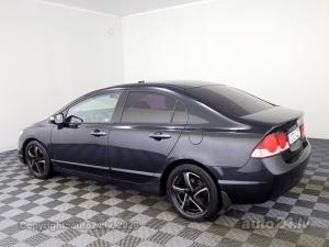 Black Honda Civic 2007 in Tallinn, with an engine capacity of 1.80 L and mileage of 369 thousand km for 1199 €, photo 5 on AUTOMOTO.COM.LV