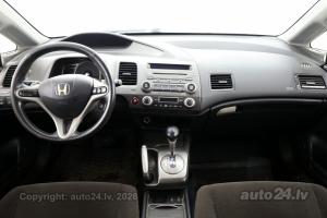Black Honda Civic 2007 in Tallinn, with an engine capacity of 1.80 L and mileage of 369 thousand km for 1199 €, photo 6 on AUTOMOTO.COM.LV