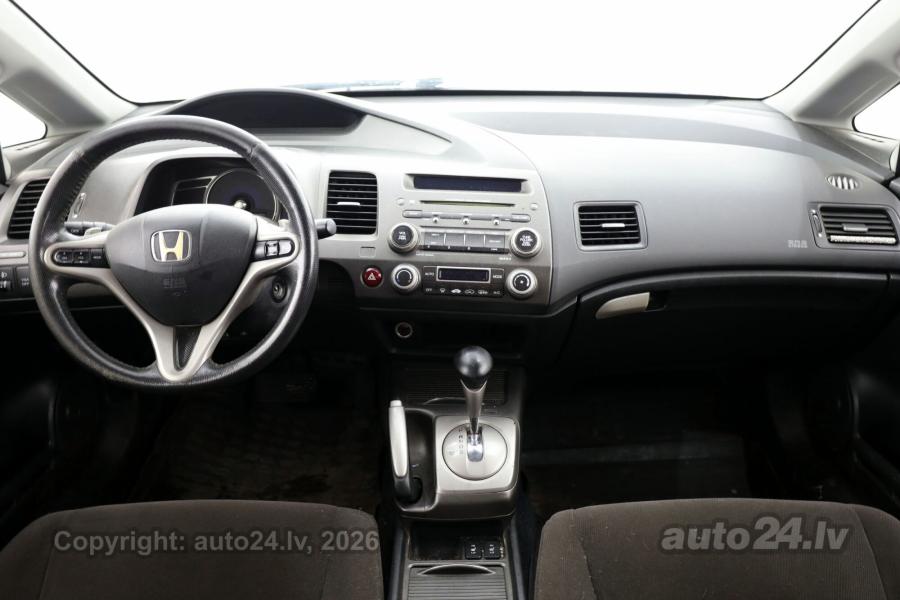 Black Honda Civic 2007 in Tallinn, with an engine capacity of 1.80 L and mileage of 369 thousand km for 1199 €, photo 6 on AUTOMOTO.COM.LV