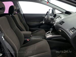 Black Honda Civic 2007 in Tallinn, with an engine capacity of 1.80 L and mileage of 369 thousand km for 1199 €, photo 7 on AUTOMOTO.COM.LV