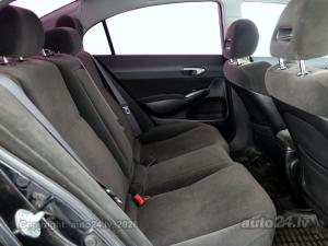 Black Honda Civic 2007 in Tallinn, with an engine capacity of 1.80 L and mileage of 369 thousand km for 1199 €, photo 8 on AUTOMOTO.COM.LV