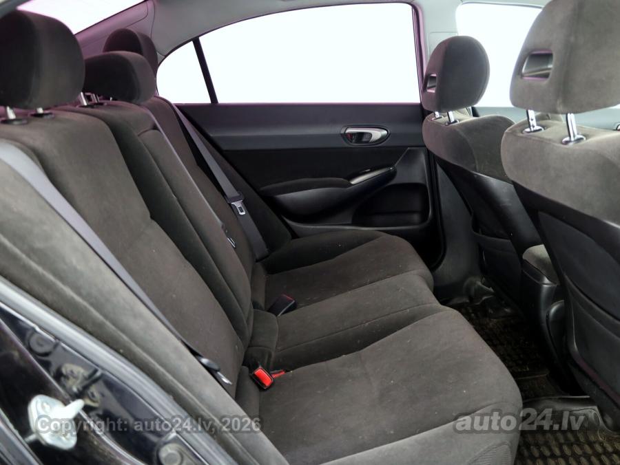Black Honda Civic 2007 in Tallinn, with an engine capacity of 1.80 L and mileage of 369 thousand km for 1199 €, photo 8 on AUTOMOTO.COM.LV