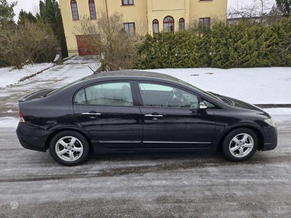 Melns Honda Civic 2008 Viļņa, ar dzinēja tilpumu 1.34 L un nobraukumu 260 tūkst. km par 2100 €, foto 5 vietnē AUTOMOTO.COM.LV