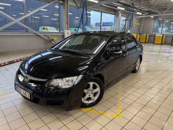 Melns Honda Civic 2008 Viļņa, ar dzinēja tilpumu 1.30 L un nobraukumu 250 tūkst. km par 2350 €, foto 3 vietnē AUTOMOTO.COM.LV