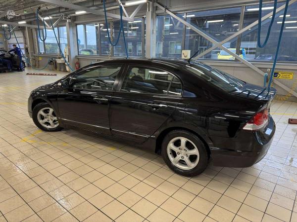 Melns Honda Civic 2008 Viļņa, ar dzinēja tilpumu 1.30 L un nobraukumu 250 tūkst. km par 2350 €, foto 6 vietnē AUTOMOTO.COM.LV