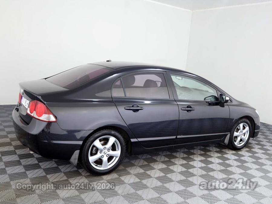 Melns Honda Civic 2008 Tallina, ar dzinēja tilpumu 1.80 L un nobraukumu 212 tūkst. km par 2499 €, foto 4 vietnē AUTOMOTO.COM.LV