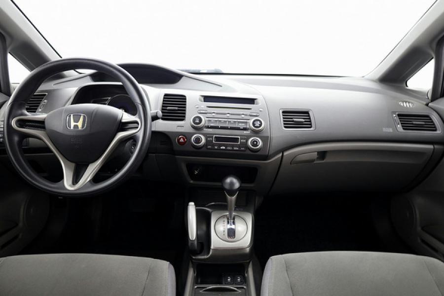 Black Honda Civic 2008 in Tallinn, with an engine capacity of 1.80 L and mileage of 212 thousand km for 2499 €, photo 6 on AUTOMOTO.COM.LV