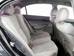 Black Honda Civic 2008 in Tallinn, with an engine capacity of 1.80 L and mileage of 212 thousand km for 2499 €, photo 8 on AUTOMOTO.COM.LV