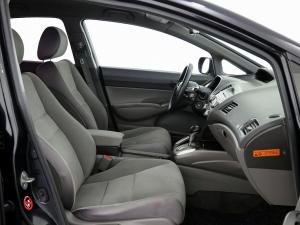 Black Honda Civic 2008 in Tallinn, with an engine capacity of 1.80 L and mileage of 212 thousand km for 2499 €, photo 14 on AUTOMOTO.COM.LV