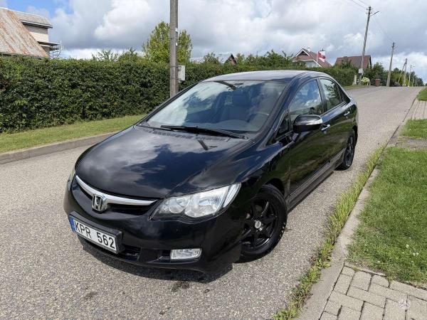 Black Honda Civic 2008 in Vilnius, with an engine capacity of 1.30 L and mileage of 220 thousand km for 1850 €, photo 2 on AUTOMOTO.COM.LV
