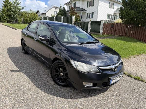 Black Honda Civic 2008 in Vilnius, with an engine capacity of 1.30 L and mileage of 220 thousand km for 1850 €, photo 3 on AUTOMOTO.COM.LV