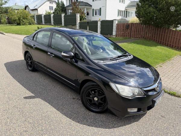 Black Honda Civic 2008 in Vilnius, with an engine capacity of 1.30 L and mileage of 220 thousand km for 1850 €, photo 4 on AUTOMOTO.COM.LV