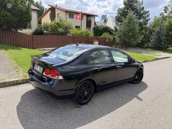 Black Honda Civic 2008 in Vilnius, with an engine capacity of 1.30 L and mileage of 220 thousand km for 1850 €, photo 9 on AUTOMOTO.COM.LV