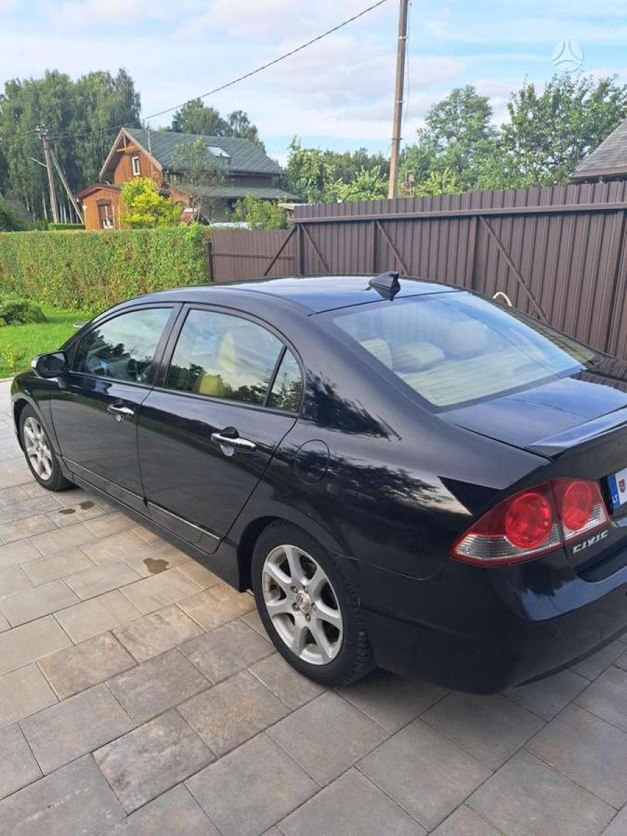 Melns Honda Civic 2008 Panevēža, ar dzinēja tilpumu 1.34 L un nobraukumu 261 tūkst. km par 2200 €, foto 3 vietnē AUTOMOTO.COM.LV