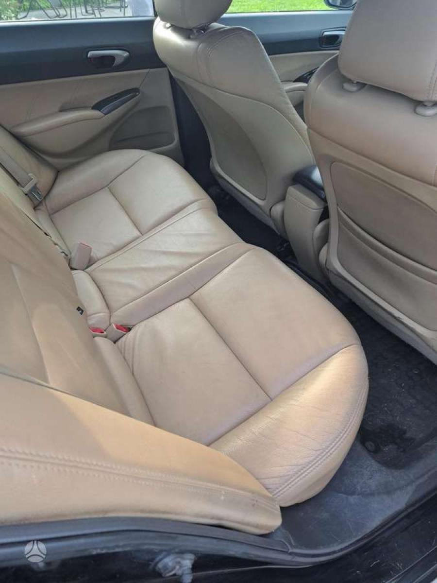 Melns Honda Civic 2008 Panevēža, ar dzinēja tilpumu 1.34 L un nobraukumu 261 tūkst. km par 2200 €, foto 11 vietnē AUTOMOTO.COM.LV