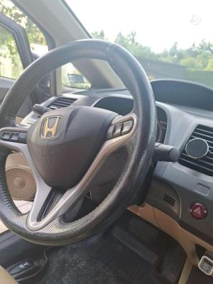 Melns Honda Civic 2008 Panevēža, ar dzinēja tilpumu 1.34 L un nobraukumu 261 tūkst. km par 2200 €, foto 16 vietnē AUTOMOTO.COM.LV