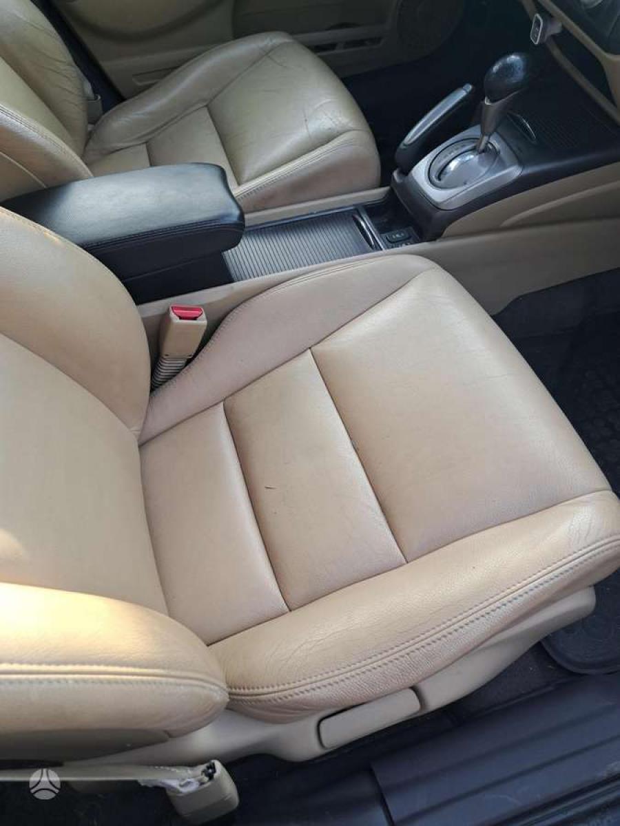 Melns Honda Civic 2008 Panevēža, ar dzinēja tilpumu 1.34 L un nobraukumu 261 tūkst. km par 2200 €, foto 18 vietnē AUTOMOTO.COM.LV