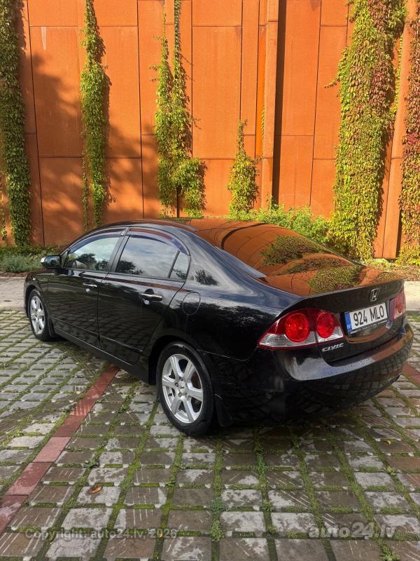 Melns Honda Civic 2008 Tallina, ar dzinēja tilpumu 1.80 L un nobraukumu 274 tūkst. km par 1998 €, foto 5 vietnē AUTOMOTO.COM.LV