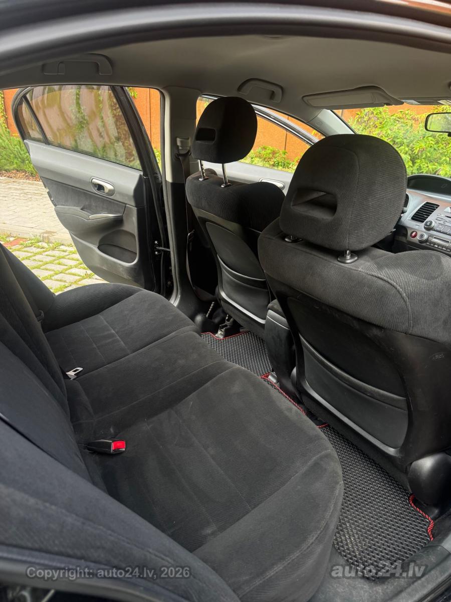 Melns Honda Civic 2008 Tallina, ar dzinēja tilpumu 1.80 L un nobraukumu 274 tūkst. km par 1998 €, foto 10 vietnē AUTOMOTO.COM.LV