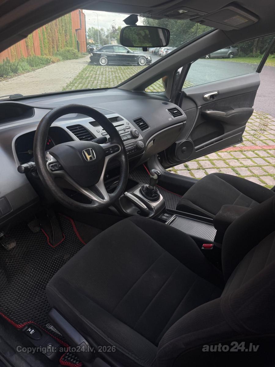 Melns Honda Civic 2008 Tallina, ar dzinēja tilpumu 1.80 L un nobraukumu 274 tūkst. km par 1998 €, foto 11 vietnē AUTOMOTO.COM.LV
