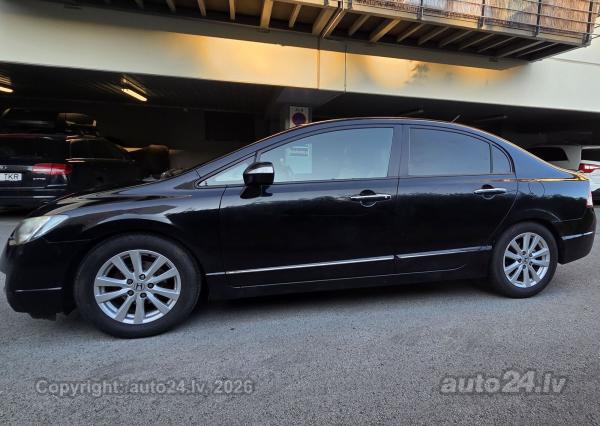 Honda Civic 2008 Tallina vietnÄ Melns Honda Civic 2008 Tallina, ar dzinÄja tilpumu 1.30 L un nobraukumu 215 tÅ«kst. km par 2389 ā¬, foto 4 vietnÄ AUTOMOTO.COM.LV