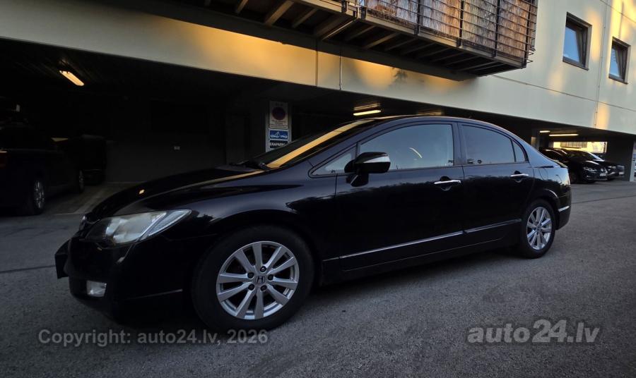 Melns Honda Civic 2008 Tallina, ar dzinēja tilpumu 1.30 L un nobraukumu 215 tūkst. km par 2389 €, foto 5 vietnē AUTOMOTO.COM.LV
