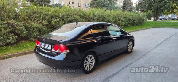 Honda Civic 2008 Tallina vietnÄ Melns Honda Civic 2008 Tallina, ar dzinÄja tilpumu 1.30 L un nobraukumu 215 tÅ«kst. km par 2389 ā¬, foto 8 vietnÄ AUTOMOTO.COM.LV