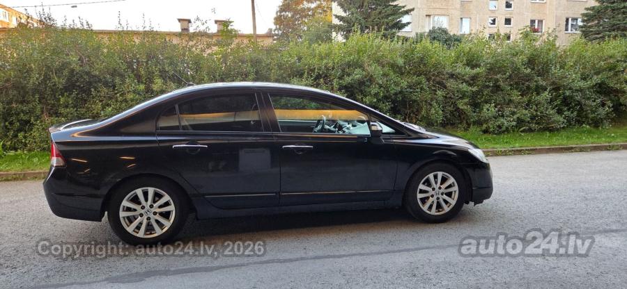 Melns Honda Civic 2008 Tallina, ar dzinēja tilpumu 1.30 L un nobraukumu 215 tūkst. km par 2389 €, foto 9 vietnē AUTOMOTO.COM.LV