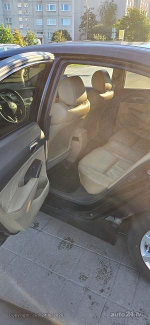 Melns Honda Civic 2008 Tallina, ar dzinēja tilpumu 1.30 L un nobraukumu 215 tūkst. km par 2389 €, foto 13 vietnē AUTOMOTO.COM.LV