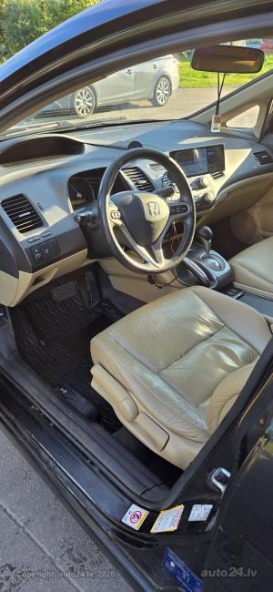 Melns Honda Civic 2008 Tallina, ar dzinēja tilpumu 1.30 L un nobraukumu 215 tūkst. km par 2389 €, foto 19 vietnē AUTOMOTO.COM.LV