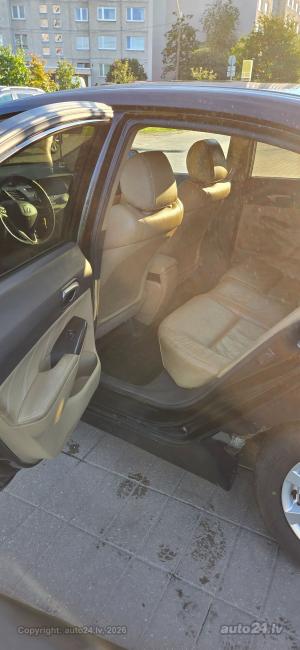 Melns Honda Civic 2008 Tallina, ar dzinēja tilpumu 1.30 L un nobraukumu 215 tūkst. km par 2389 €, foto 20 vietnē AUTOMOTO.COM.LV